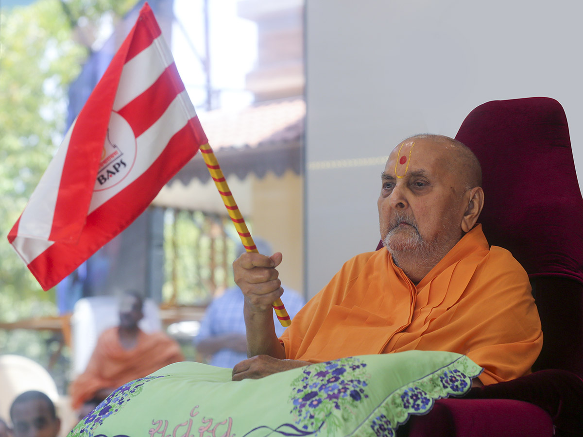 24 May 2015 - HH Pramukh Swami Maharaj's Vicharan, Sarangpur, India