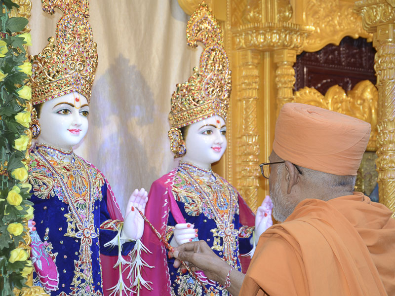 Murti-Pratishtha Mahotsav for BAPS Shri Swaminarayan Mandir, Hatharva ...