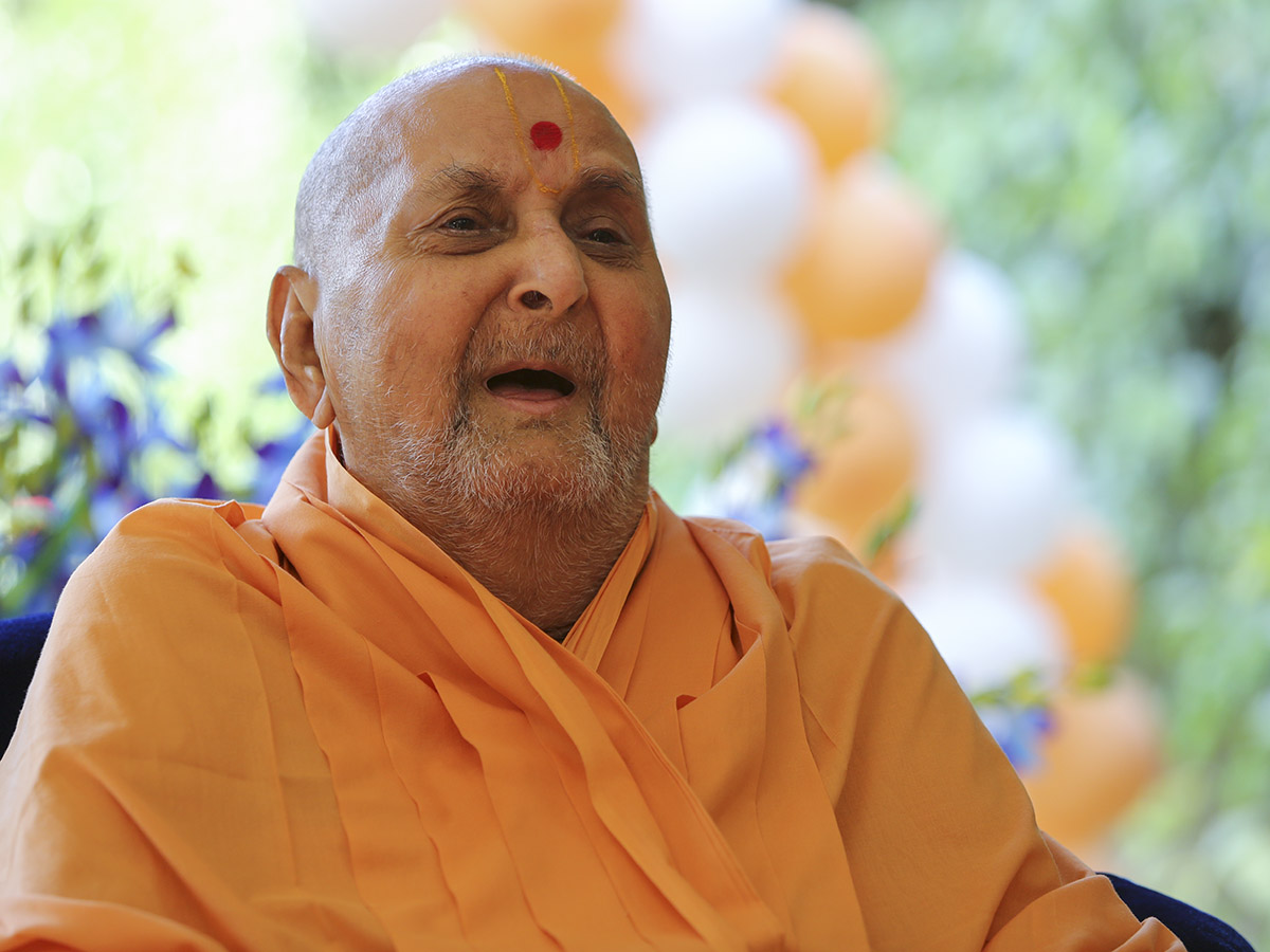 08 December 2015 - HH Pramukh Swami Maharaj's Vicharan, Sarangpur, India