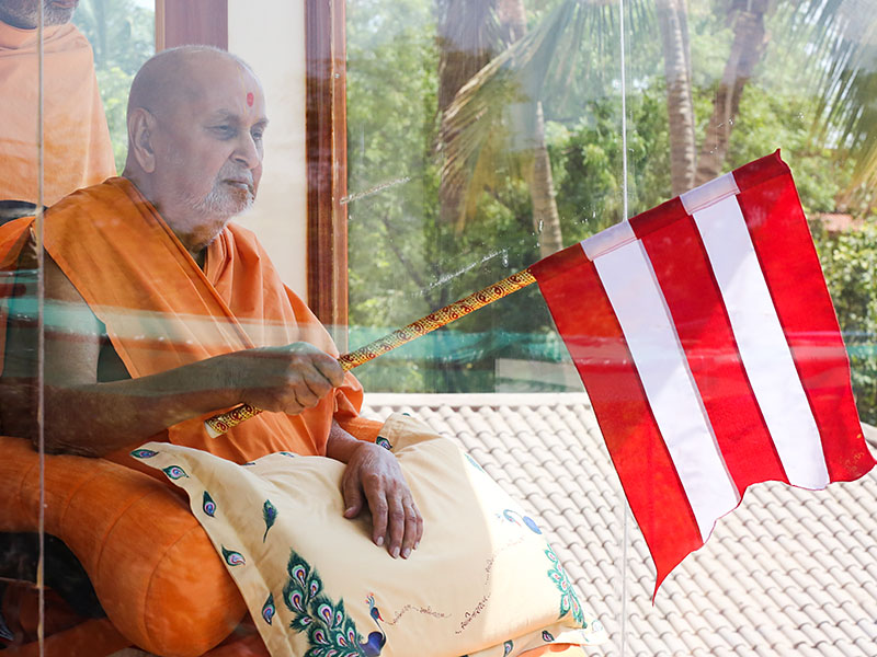15 May 2013 - HH Pramukh Swami Maharaj's Vicharan, Sarangpur, India