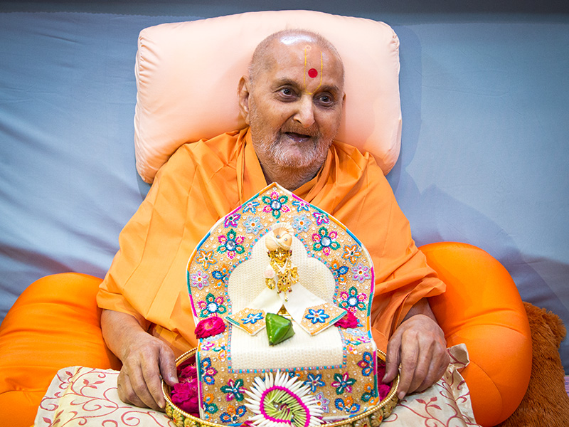 10 October 2013 - HH Pramukh Swami Maharaj's Vicharan, Sarangpur, India