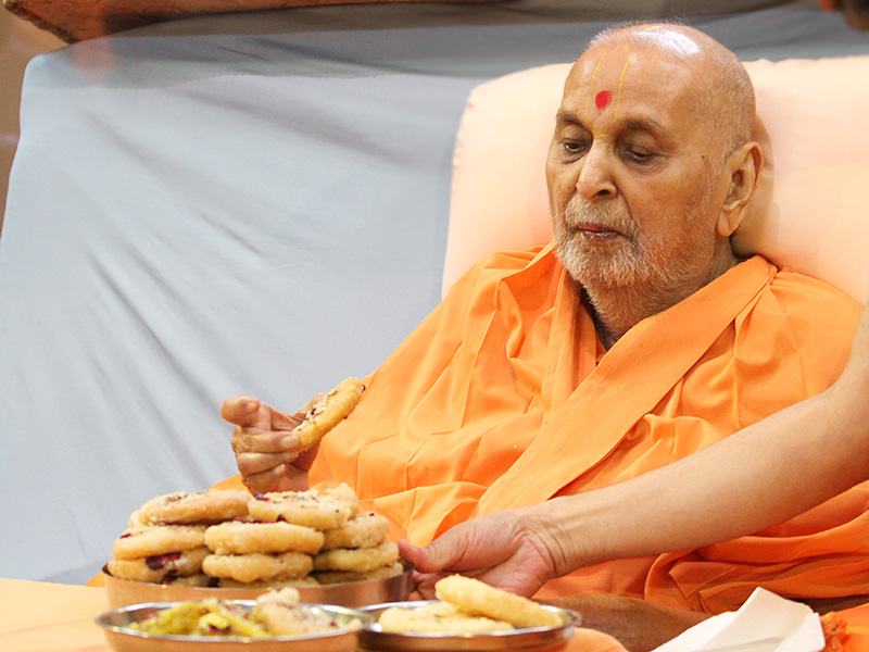 13 October 2013 - HH Pramukh Swami Maharaj's Vicharan, Sarangpur, India