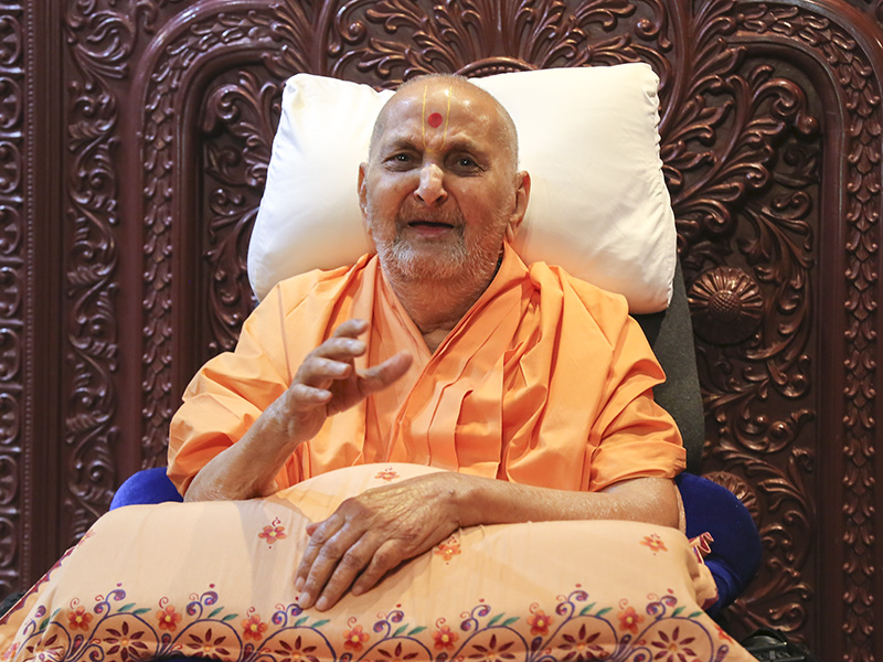 30 April 2014 - HH Pramukh Swami Maharaj's Vicharan, Sarangpur, India