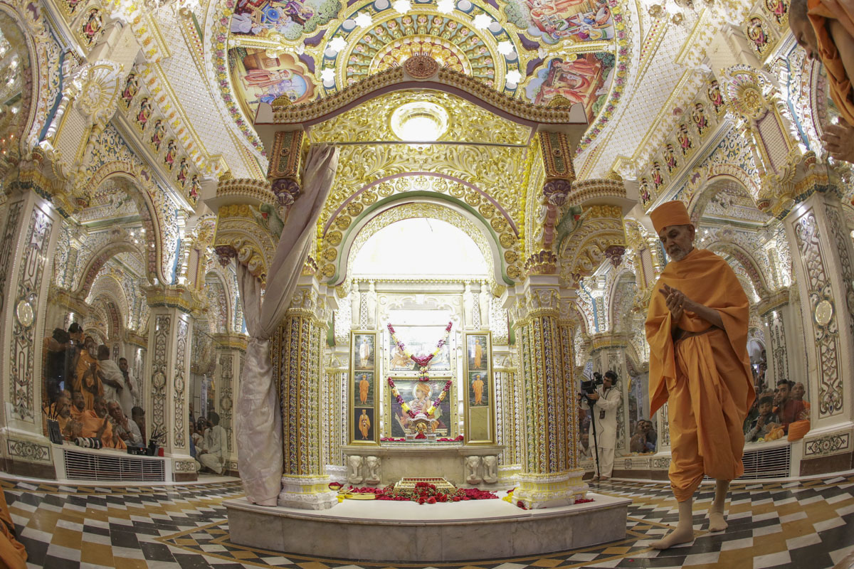 22 January 2018 - HH Mahant Swami Maharaj's Vicharan, Gondal, India