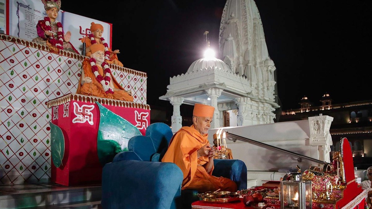 07 November 2018 - HH Mahant Swami Maharaj's Vicharan, Gondal, India