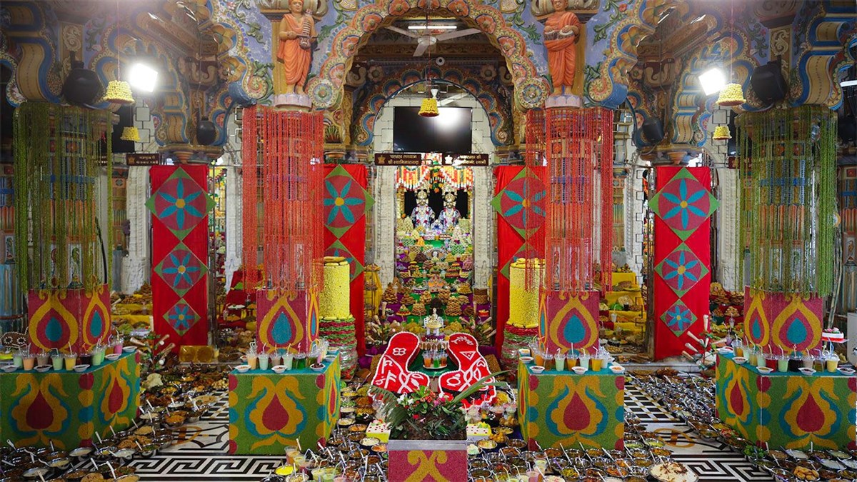 08 November 2018 - HH Mahant Swami Maharaj's Vicharan, Gondal, India