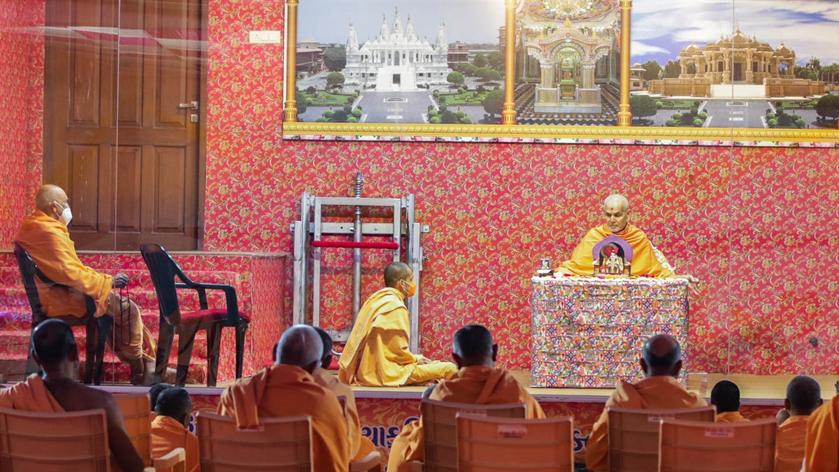 01 November 2021 - HH Mahant Swami Maharaj's Vicharan, Gondal, India