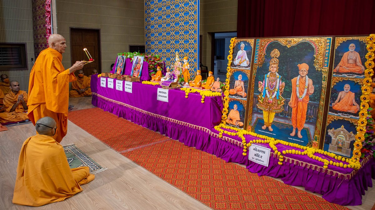 18 November 2021 - HH Mahant Swami Maharaj's Vicharan, Gondal, India