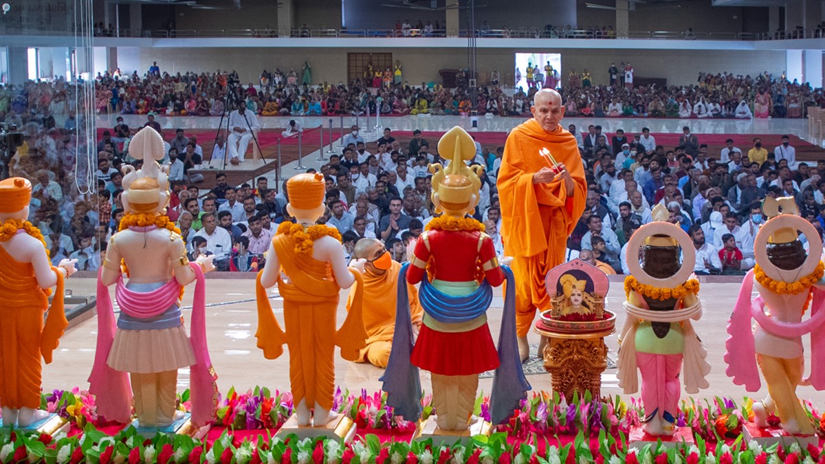 20 November 2021 - HH Mahant Swami Maharaj's Vicharan, Gondal, India