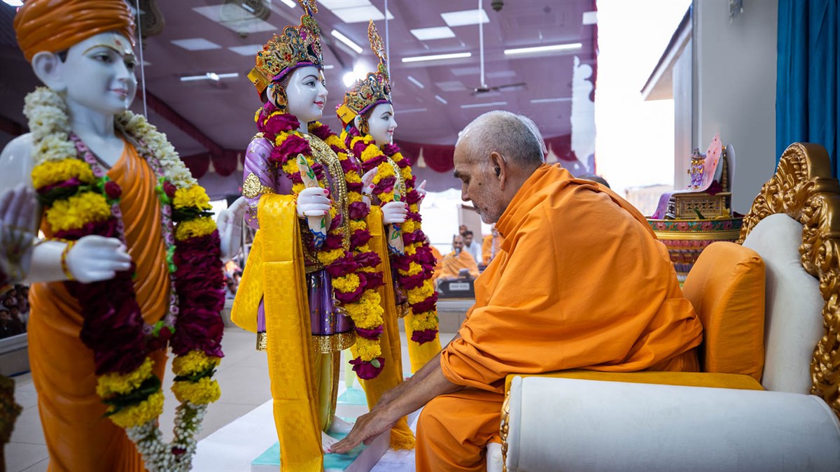 30 March 2022 - HH Mahant Swami Maharaj's Vicharan, Kanad, Surat, India