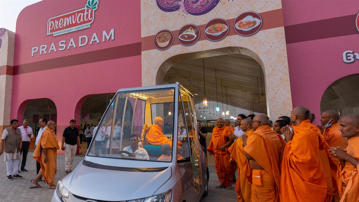 07 December 2022 - HH Mahant Swami Maharaj's Vicharan, Ahmedabad, India