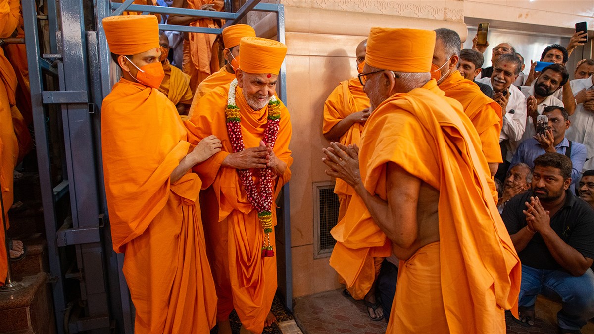 01 March 2023 - HH Mahant Swami Maharaj's Vicharan, Mumbai, India