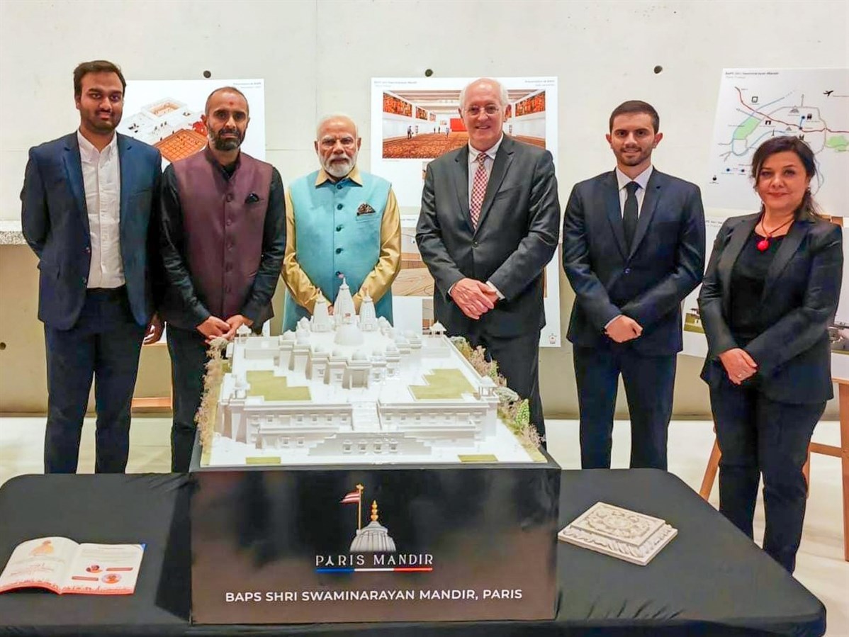 BAPS Leaders Meet Prime Minister of India in Paris, France