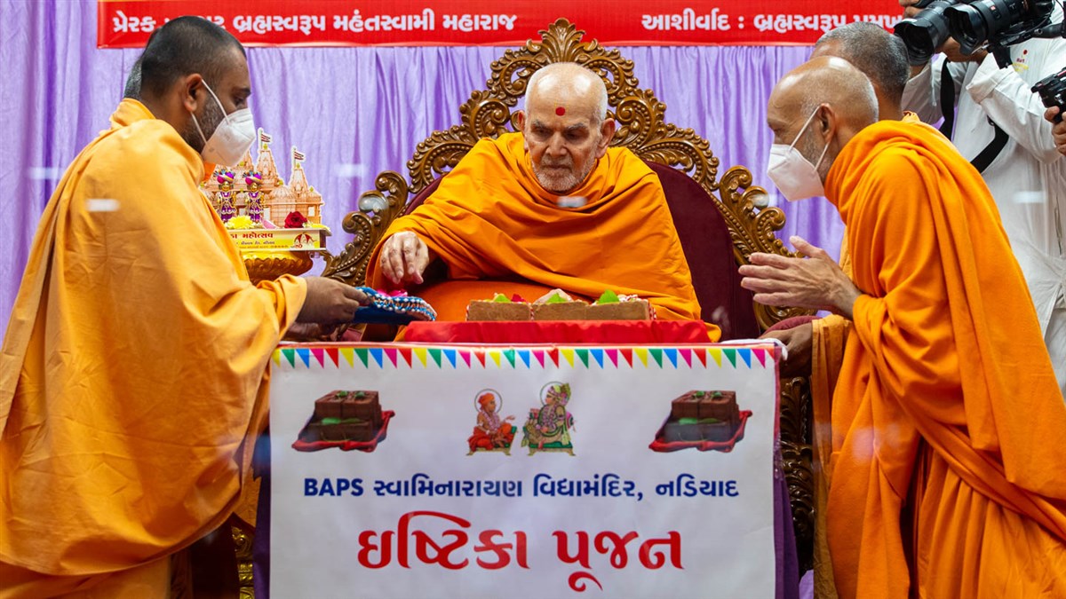 08 December 2023 - HH Mahant Swami Maharaj's Vicharan, Nadiad, India
