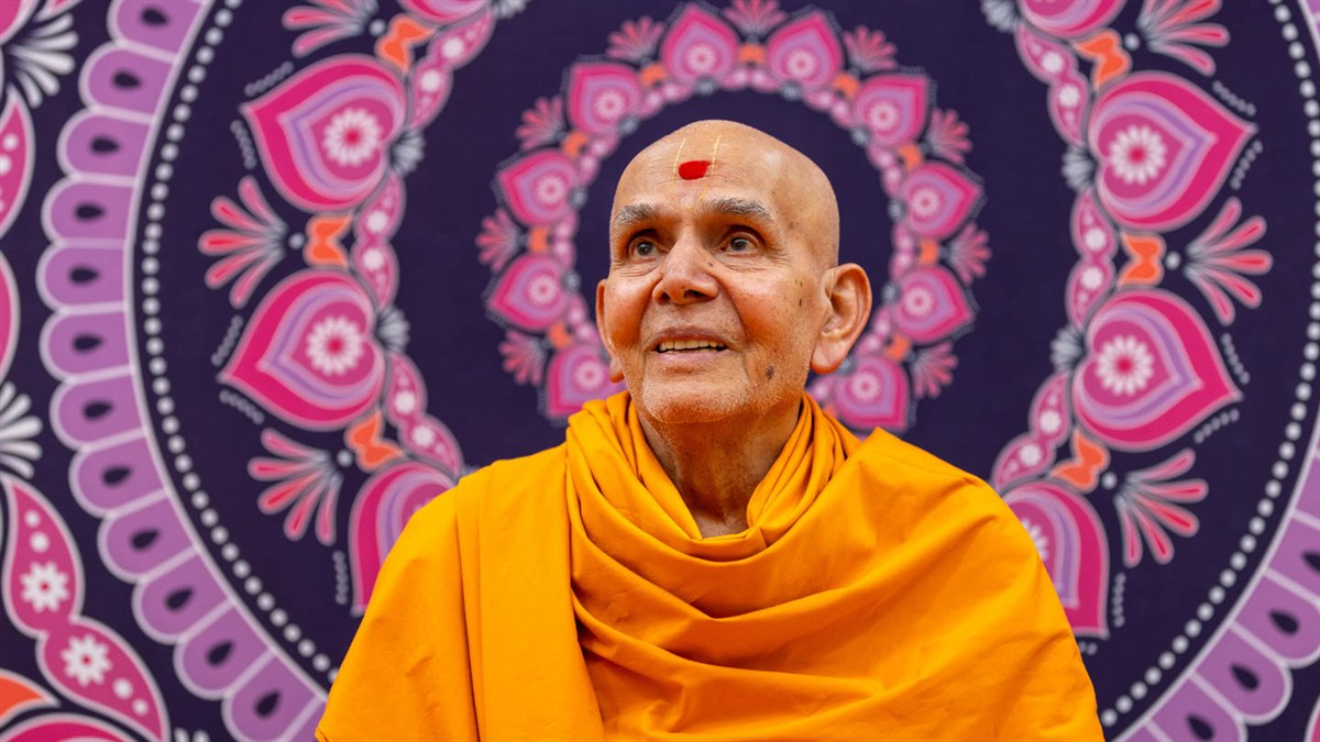 27 December 2023 - HH Mahant Swami Maharaj's Vicharan, Kanad, Surat, India