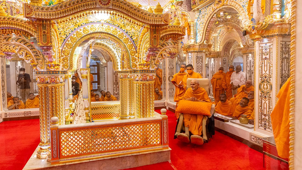 03 November 2024 - HH Mahant Swami Maharaj's Vicharan, Gondal, India