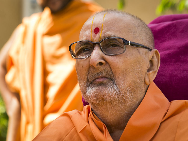 01 April 2014 - HH Pramukh Swami Maharaj's Vicharan, Sarangpur, India